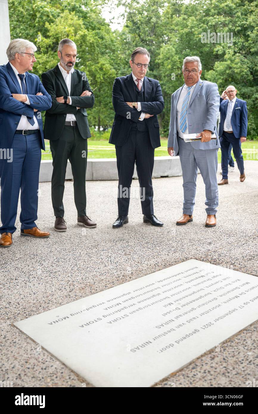 Niras-Ondraf director-general Marc Demarche, president NIRAS Bram De ...