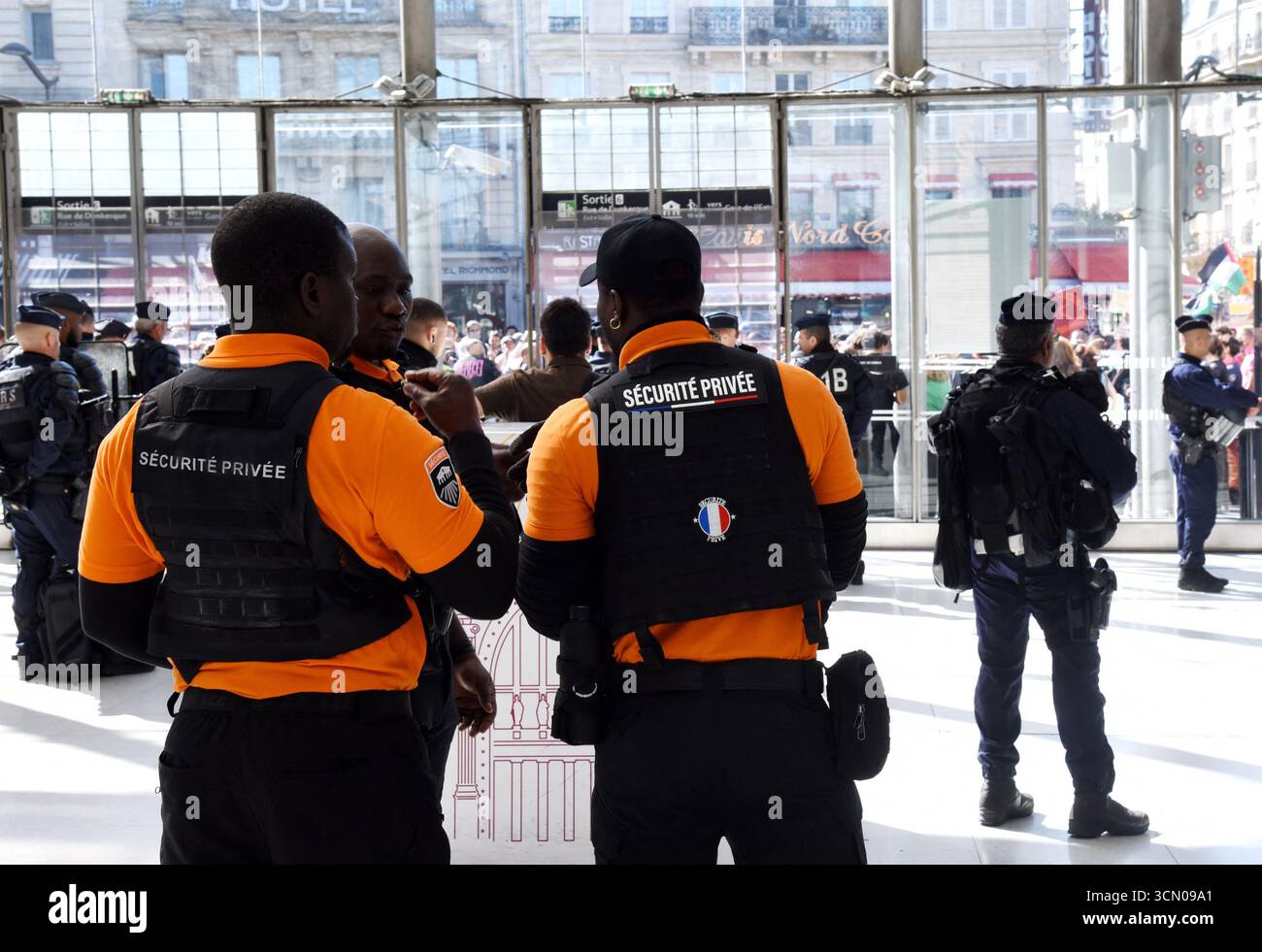 Transport strike at Gare Du Nord railway station in Paris, France on ...