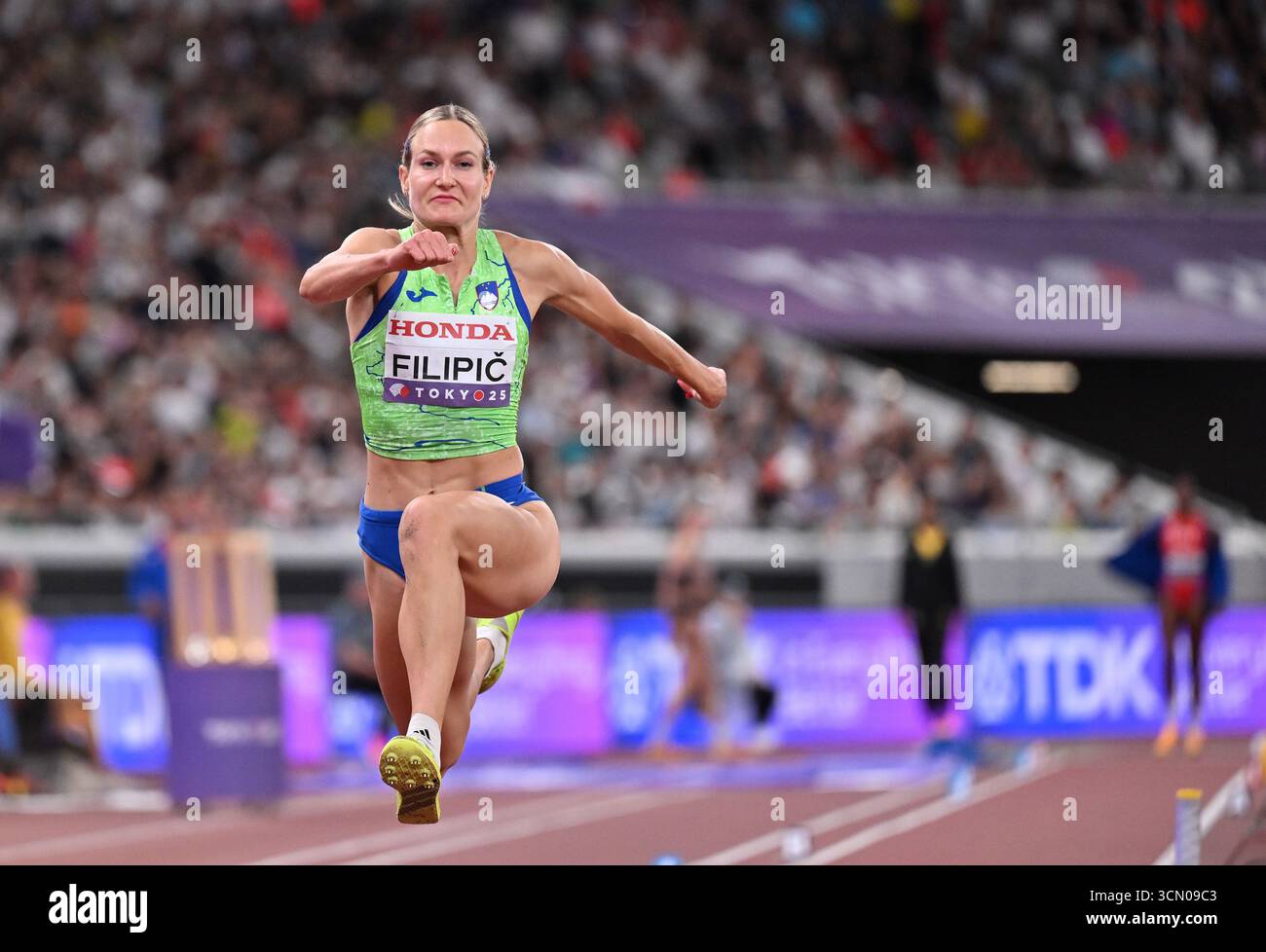 (250918) -- TOKYO, Sept. 18, 2025 (Xinhua) -- Neja Filipic of Slovenia ...
