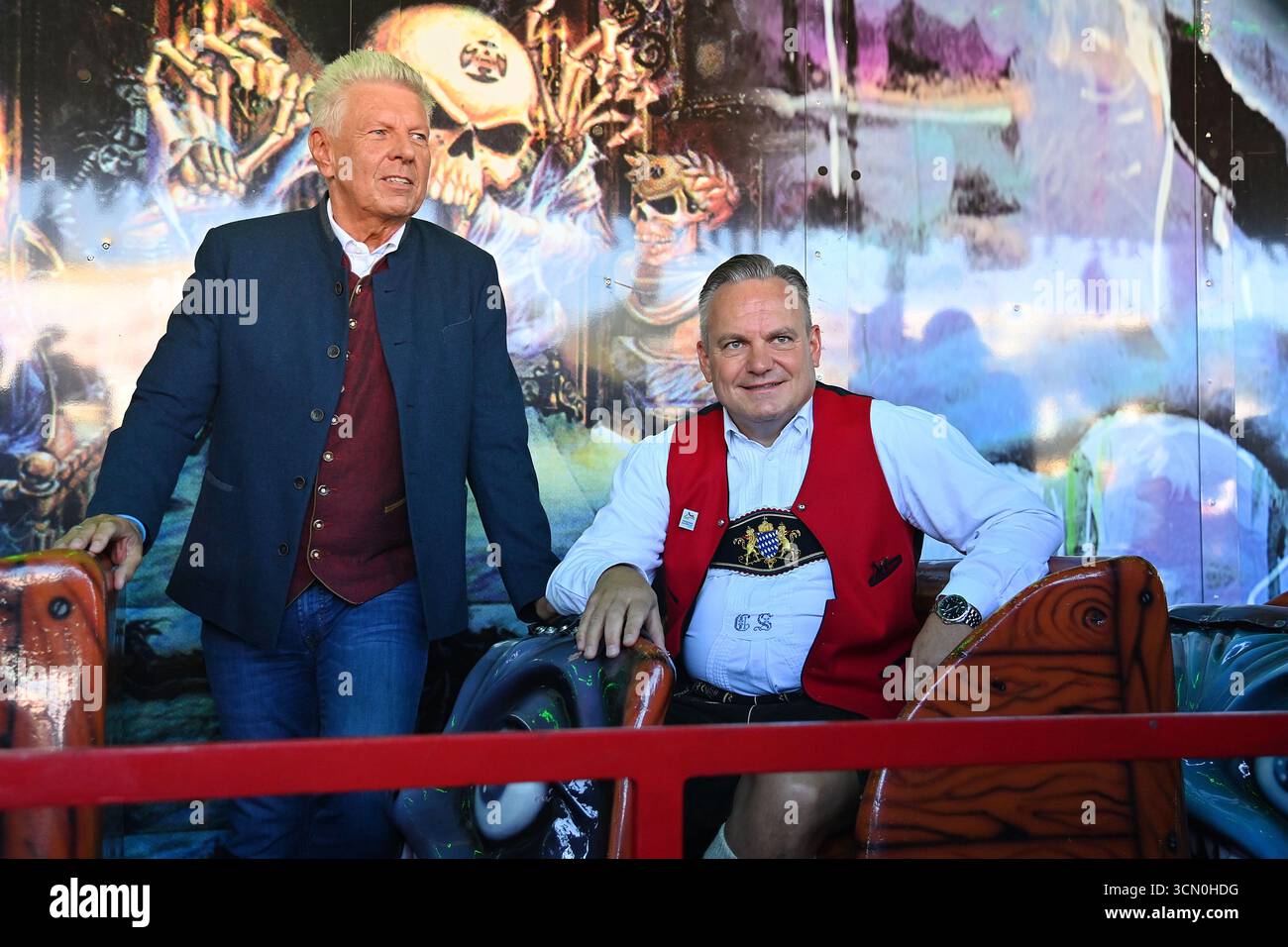 From left: Mayor Dieter REITER, Oktoberfest director, and Economic ...