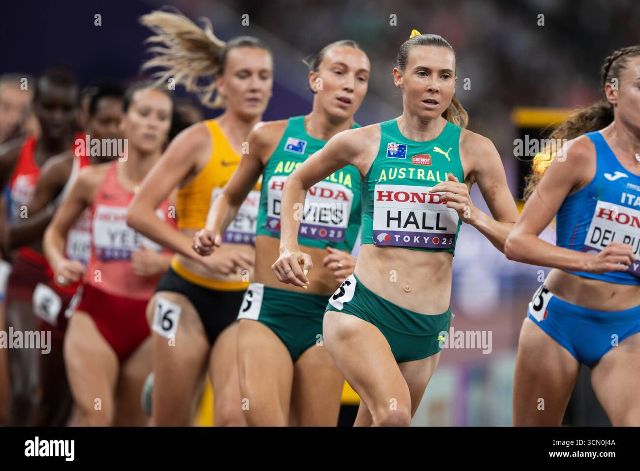 Linden Hall of Australia competing in the Women's 5000m Qualifying ...