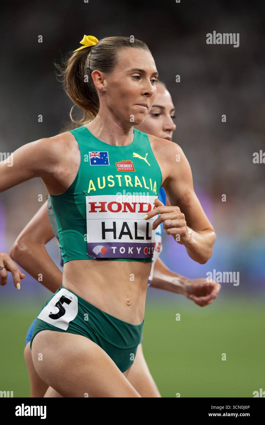 Linden Hall of Australia competing in the Women's 5000m Qualifying ...