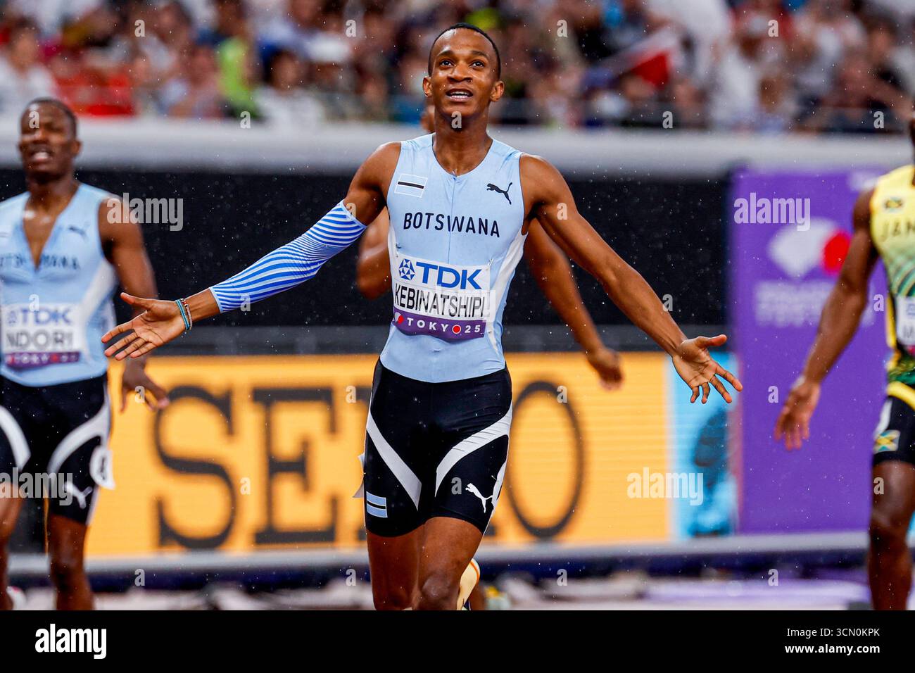 winner Busang Collen Kebinatshipi of Botswana celebrating after ...