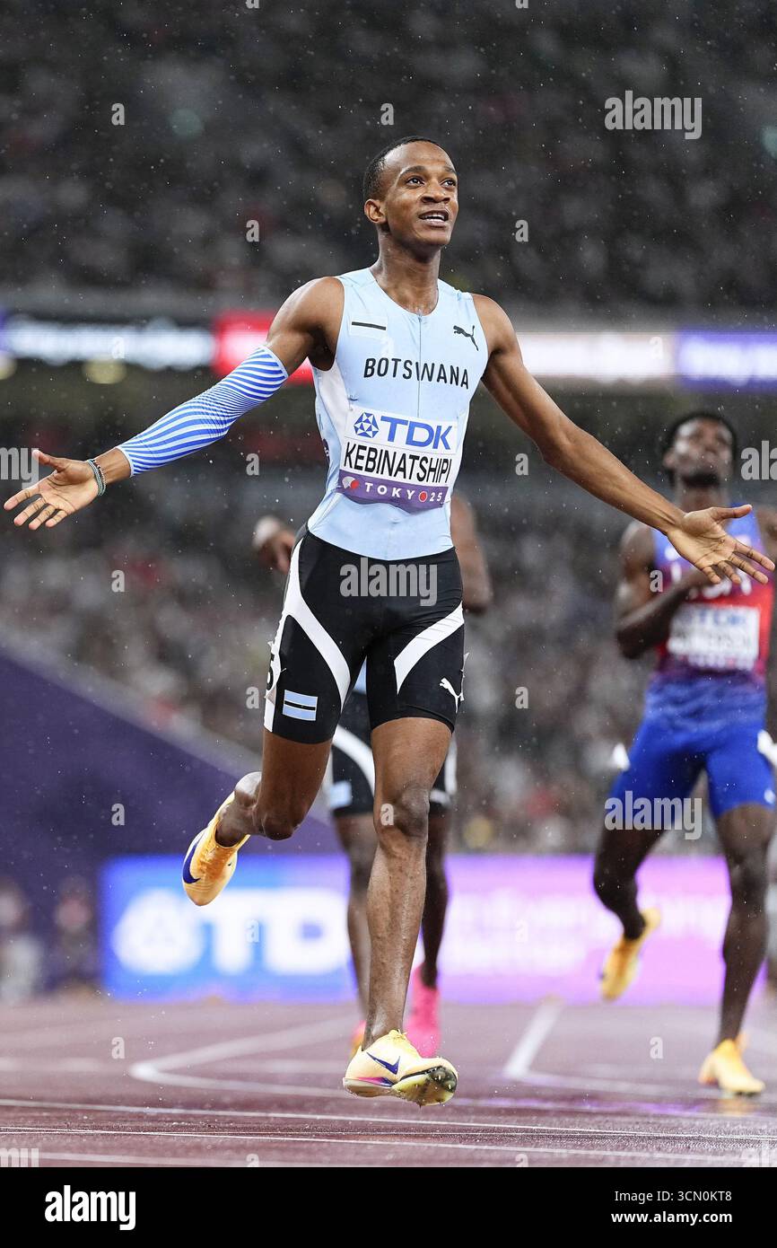 Busang Collen Kebinatshipi of Botswana wins the men's 400-meter final ...