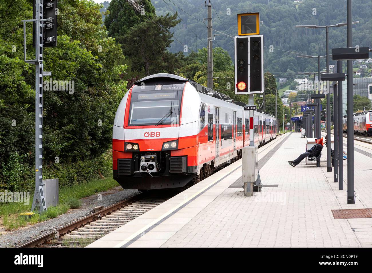 Regionalzug, Bahnhof Bregenz, Vorralberg, Österreich // Regional Train ...