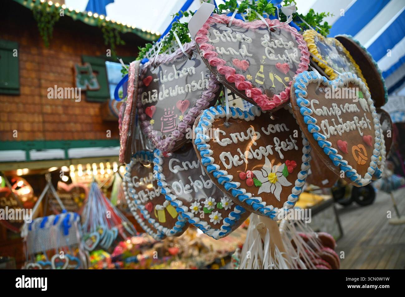 Gingerbread heart, greetings from Oktoberfest. Gingerbread hearts ...