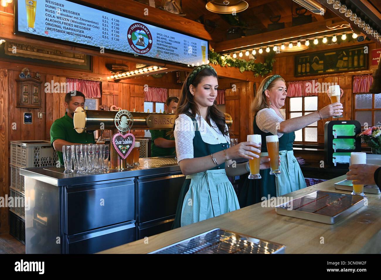 Staff, beer bar, employees in the Isarschaenke, Weissbiergarten. Bar ...