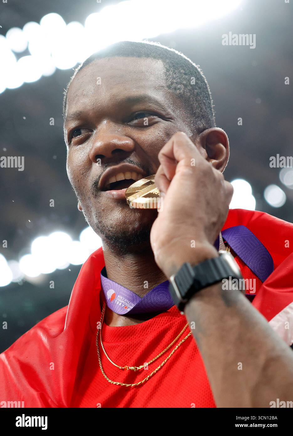 (250918) -- TOKYO, Sept. 18, 2025 (Xinhua) -- Gold medalist Keshorn ...