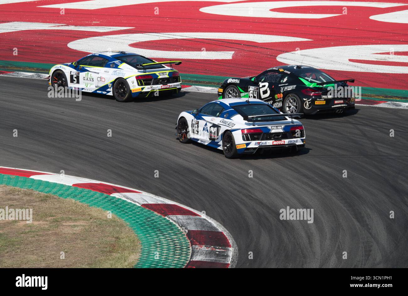 Aerial two sports cars racing hi-res stock photography and images - Alamy