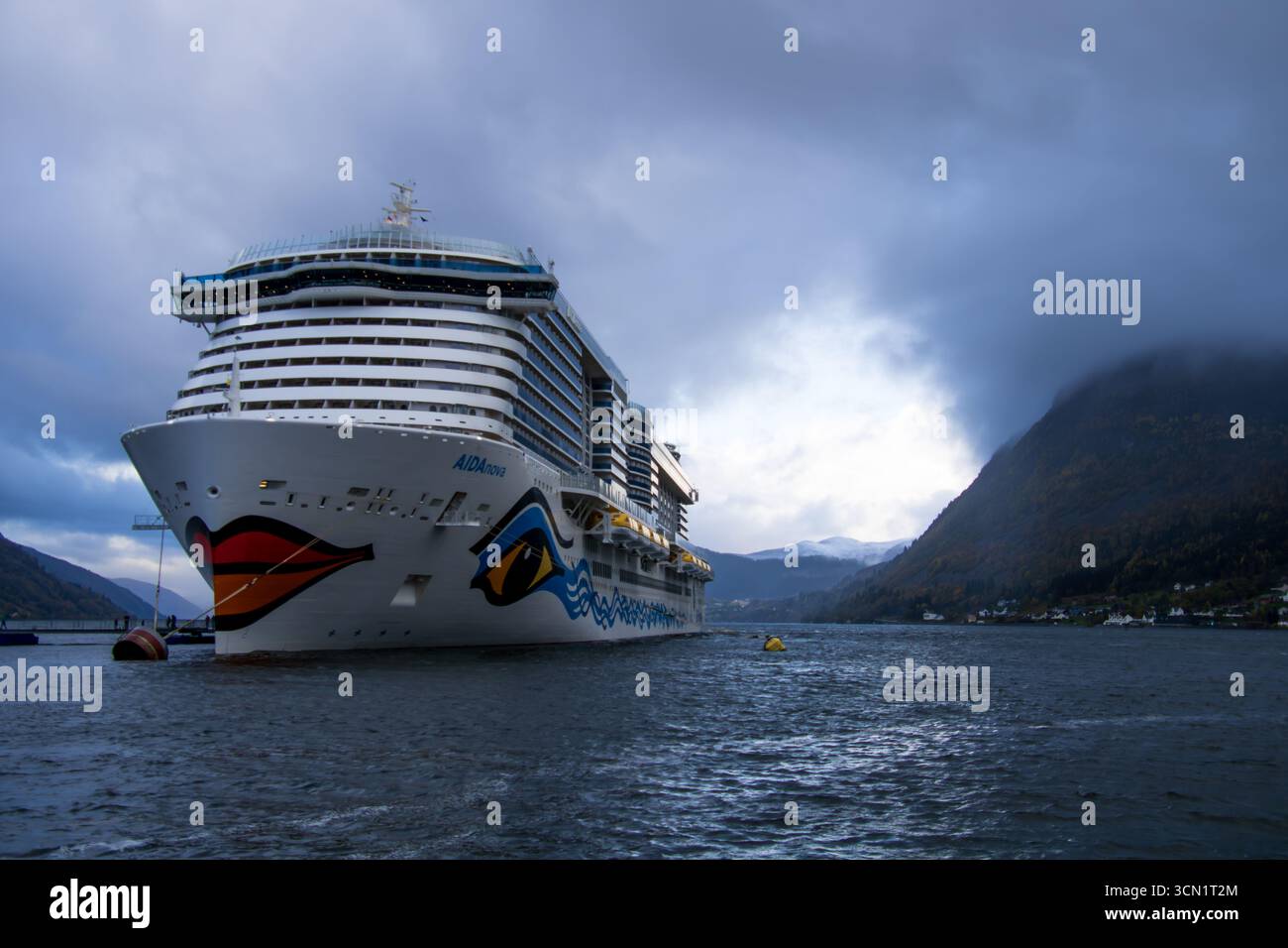 Norwegen Fjord: AIDA Nova Kreuzfahrtschiff Stock Photo - Alamy