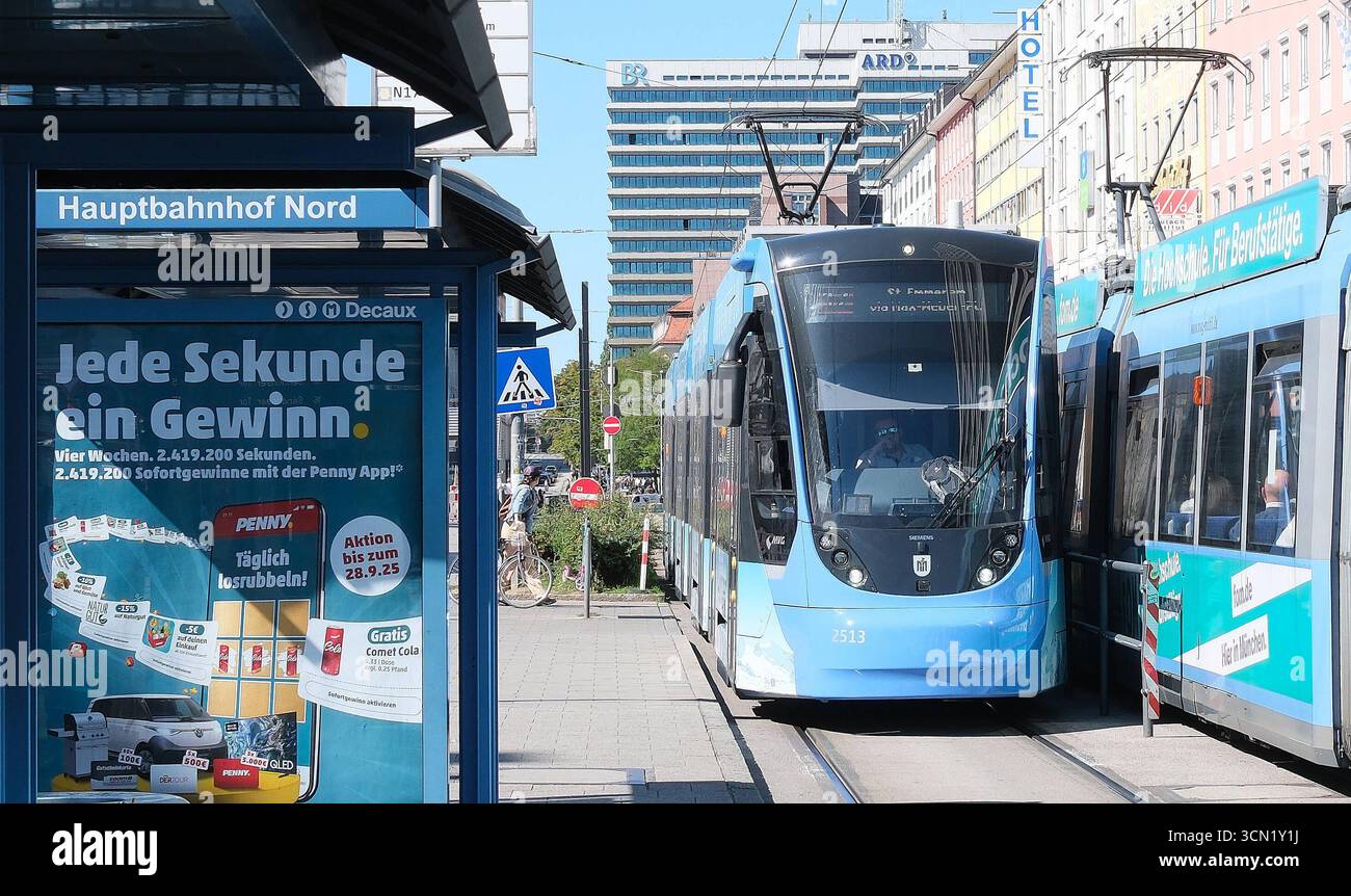 18.09.2025, Strassen Fotos Muenchen, im Bild: Strassenbahn Muenchen ...