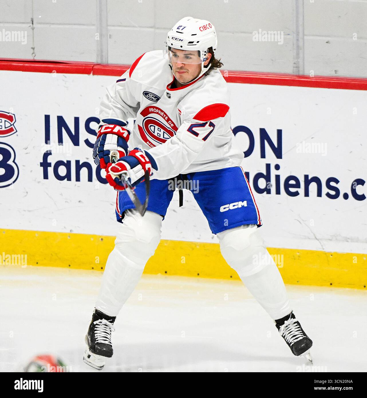 Montreal Canadiens' Samuel Blais (27) plays a pass during NHL hockey ...