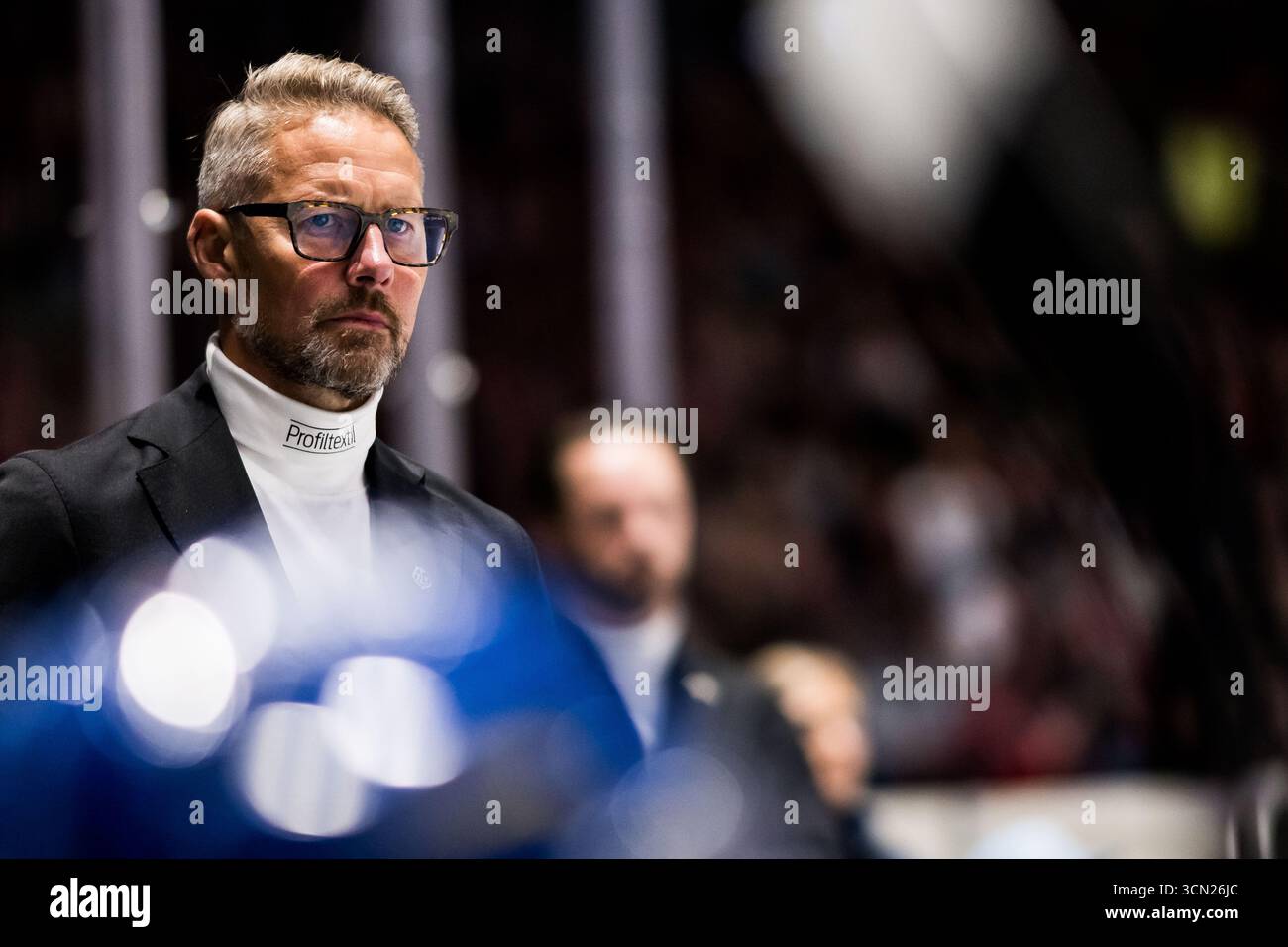250918 Leksands tränare Johan Hedberg under ishockeymatchen i SHL mellan Malmö Redhawks och ...