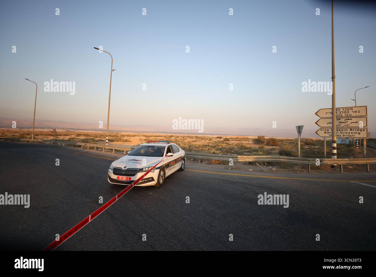 Jerusalem. 18th Sep, 2025. Police cordon off the scene of an attack ...