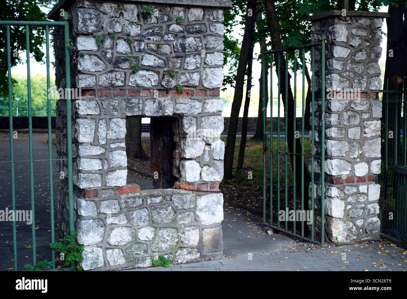 Historic stone wall iron hi-res stock photography and images - Alamy