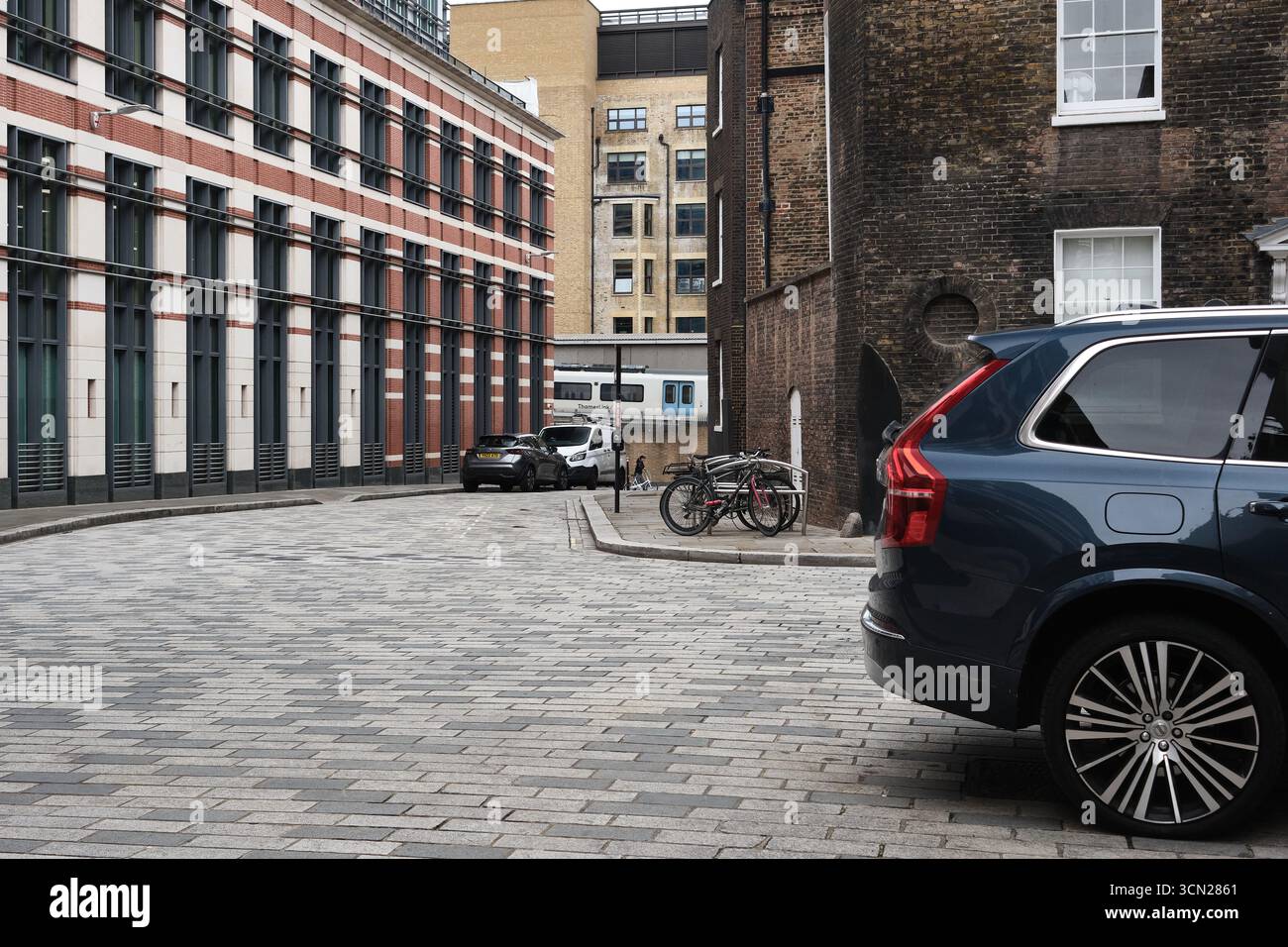 Part modern london architecture hi-res stock photography and images - Alamy