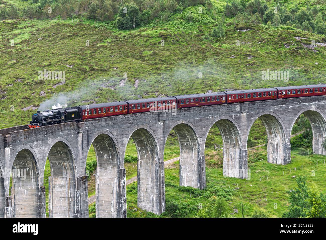 United Kingdom - Glenfinnan - Jacobite steam train on Glenfinnan ...