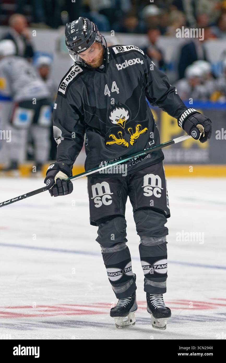 Jan Rutta (44 Geneve Servette HC) portrait (headshot/close up) during ...