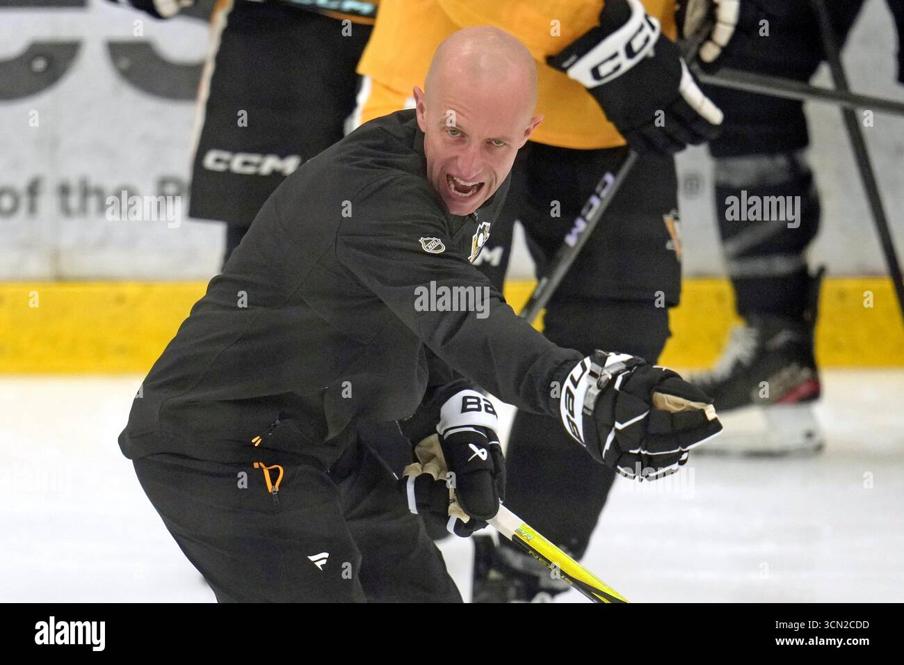 Pittsburgh Penguins head coach Dan Muse runs the NHL hockey team's ...