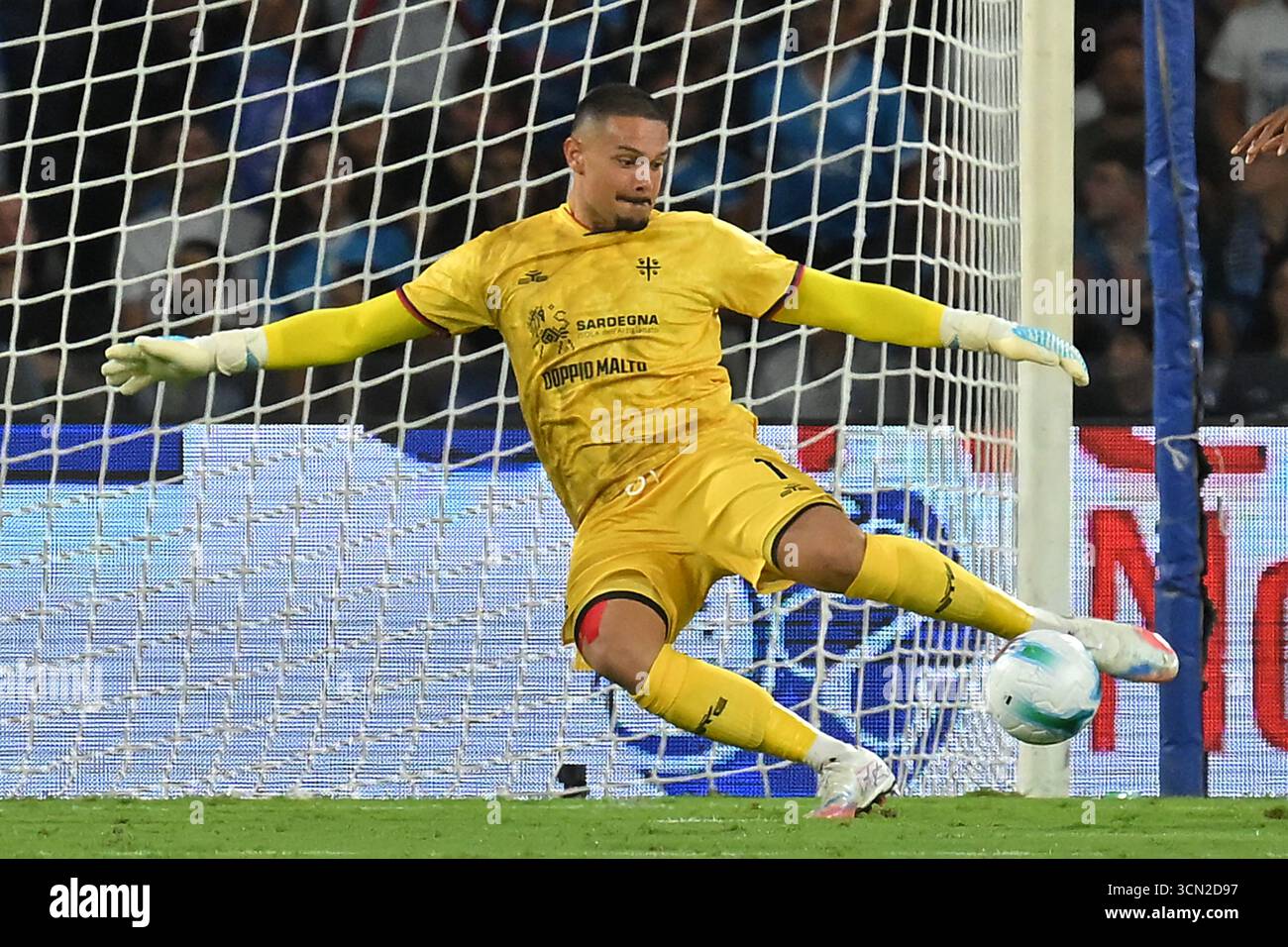 Elia Caprile of Cagliari during the serie A Enilive match between ...