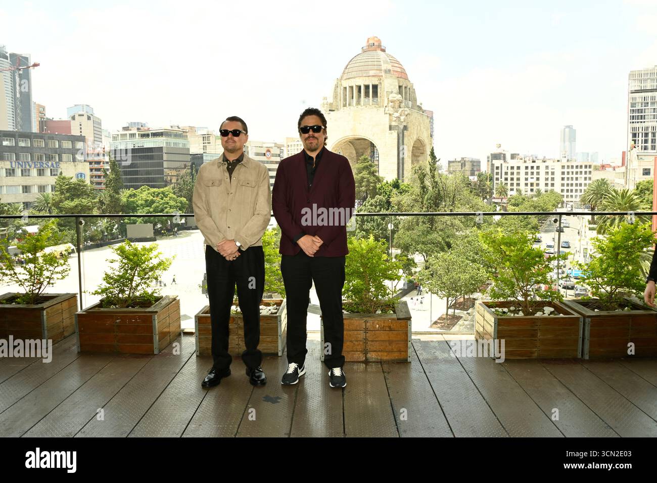 (L-R) Leonardo DiCaprio and Benicio del Toro attend the Photocall for ...