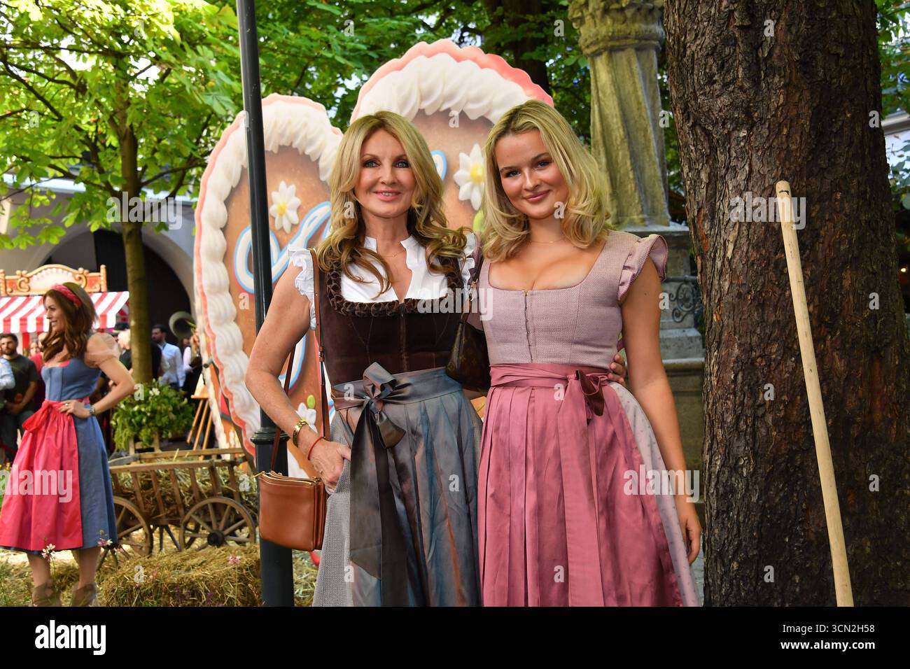 Frauke Ludwig mit Tochter Nele / HeidiFest by Heidi Klum / Hofbräu ...