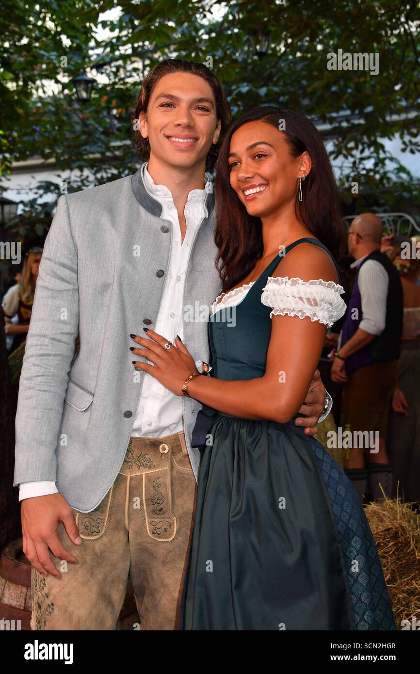 Elias Becker mit Freundin / HeidiFest by Heidi Klum / Hofbräu / München ...