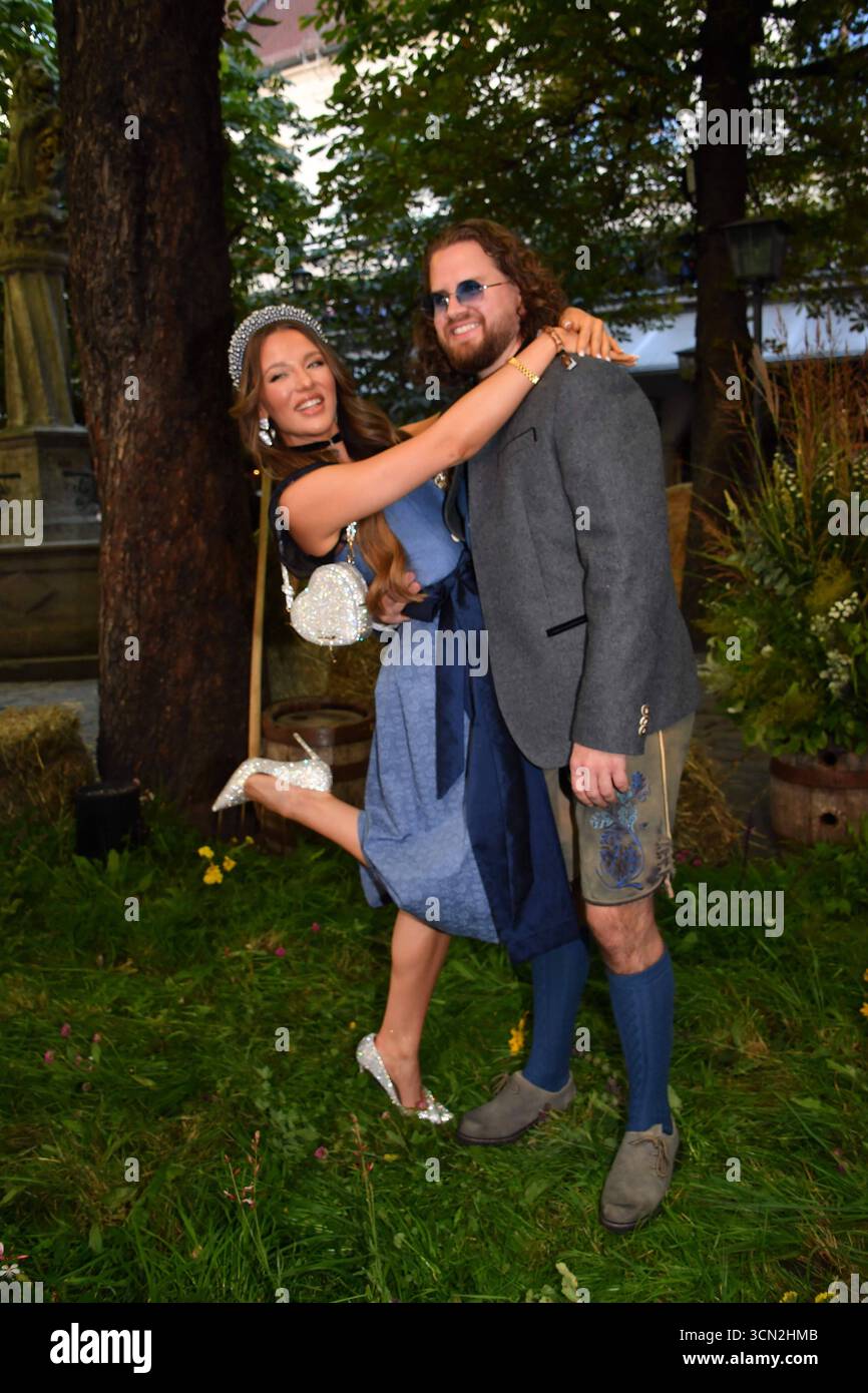 Joelina Drew mit Freund Adrian Louis / HeidiFest by Heidi Klum ...