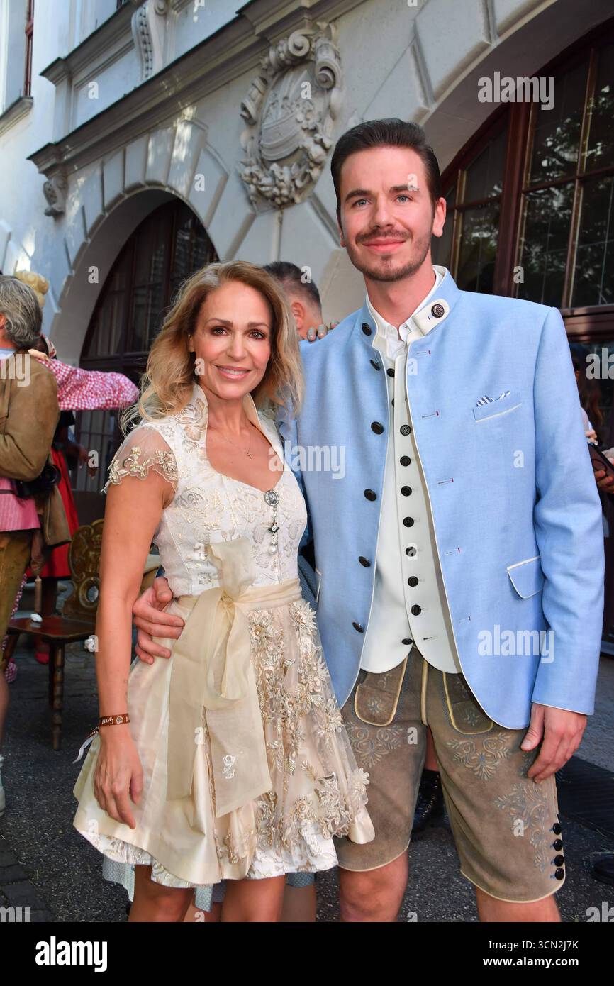 Michelle und Eric Philippi / HeidiFest by Heidi Klum / Hofbräu ...