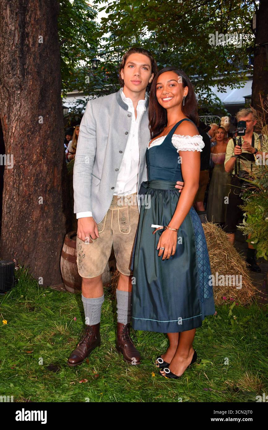 Elias Becker mit Freundin / HeidiFest by Heidi Klum / Hofbräu / München ...