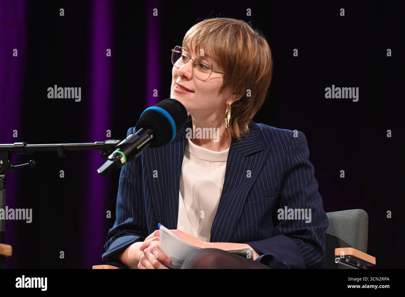 Autorin Emily Grunert liest und spricht auf der Lit.Cologne, das ...