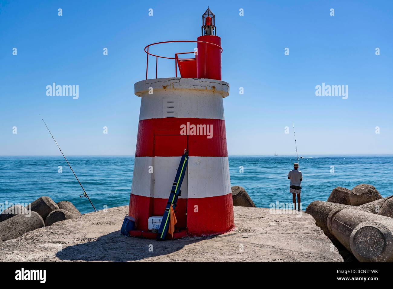 Leuchtturm am Kilometerlangen Strand Praia da Ilha de Tavira, auf der ...