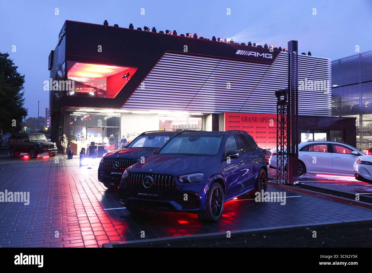 Elegantes Friedrich Ebert Damm Mercedes Benz Fotos