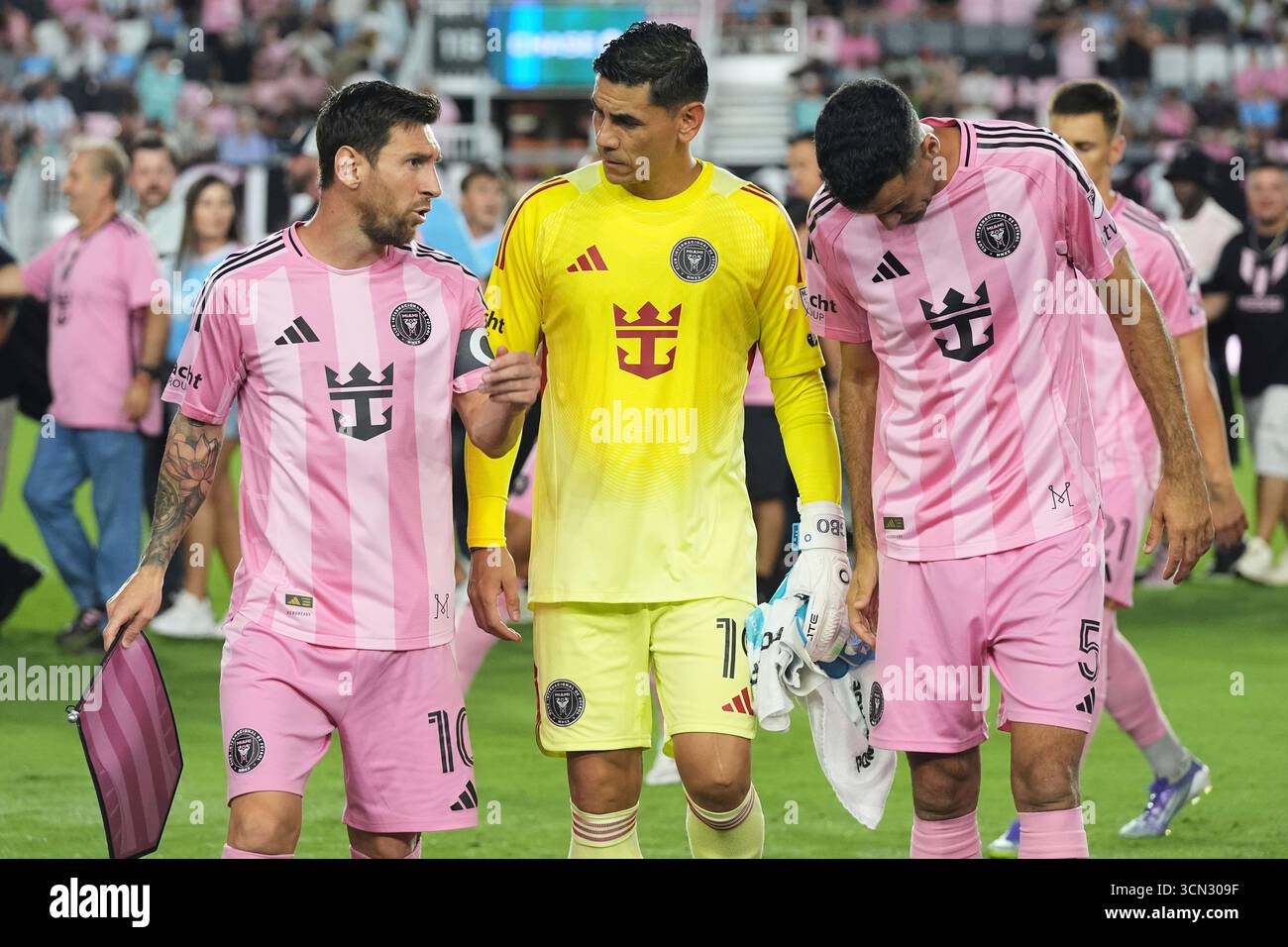 Inter Miami forward Lionel Messi (10) talks with goalkeeper Óscar ...