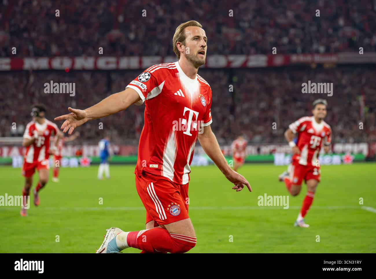 Harry kane bayern sport hi-res stock photography and images - Alamy
