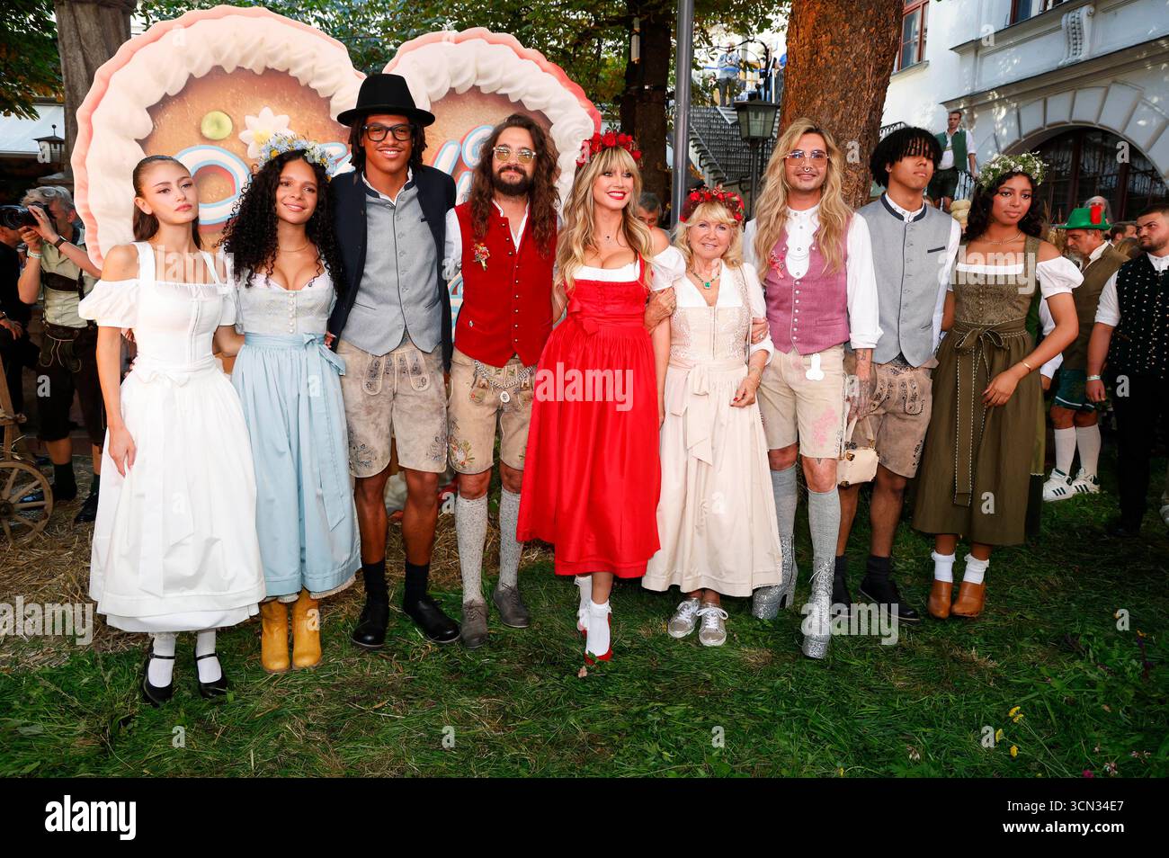 Leni Klum, Kayla Betulius, Henry Samuel, Tom Kaulitz, Heidi Klum, Erna ...