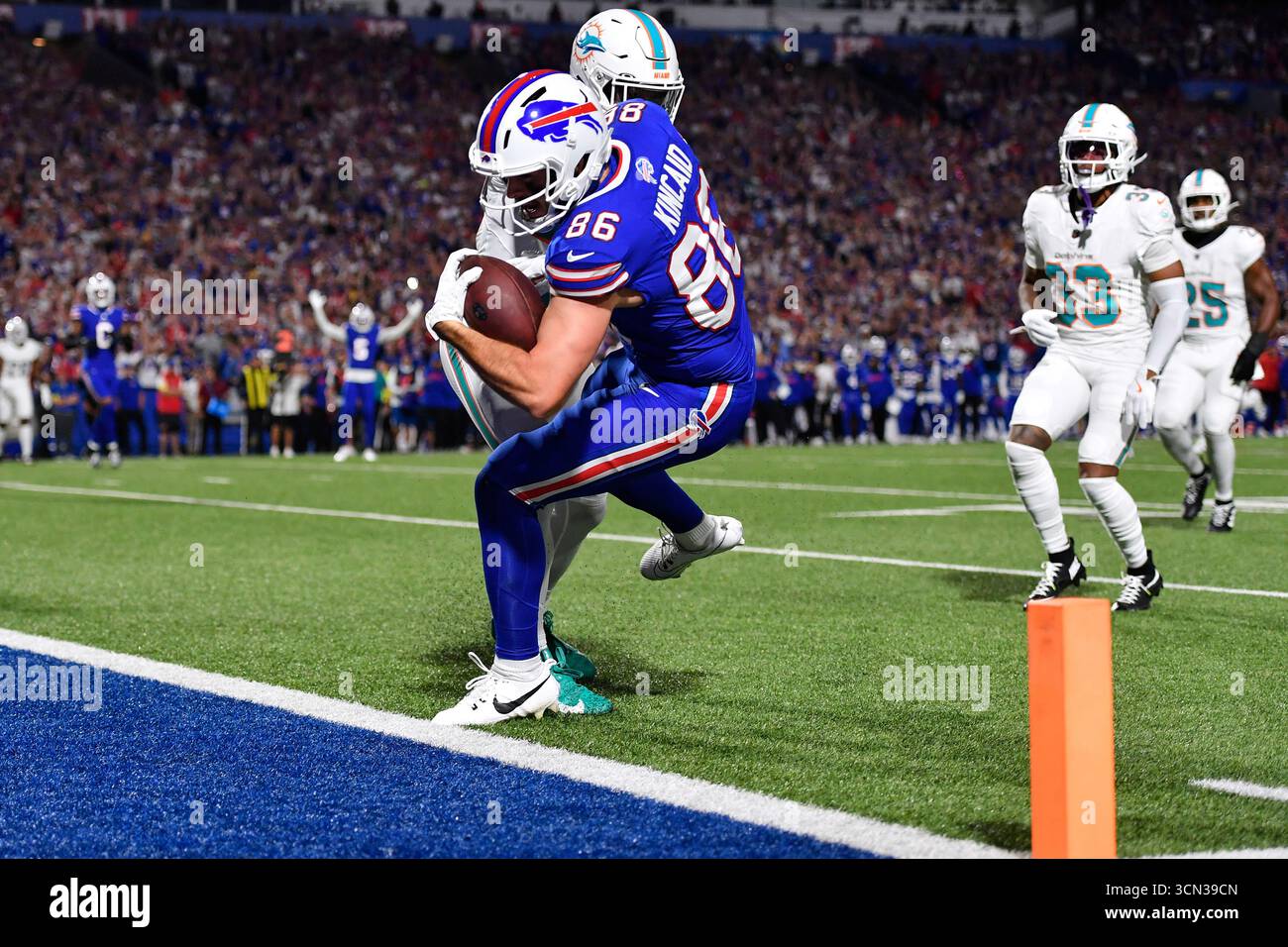 Buffalo Bills tight end Dalton Kincaid (86) scores a touchdown next to Miami Dolphins free ...