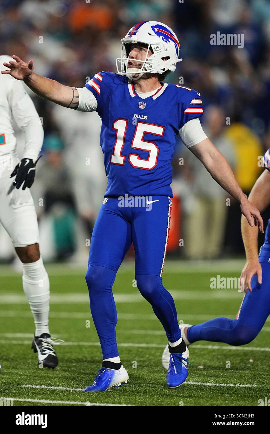 Buffalo Bills place kicker Matt Prater (15) kicks a field goal during the second half of an NFL ...
