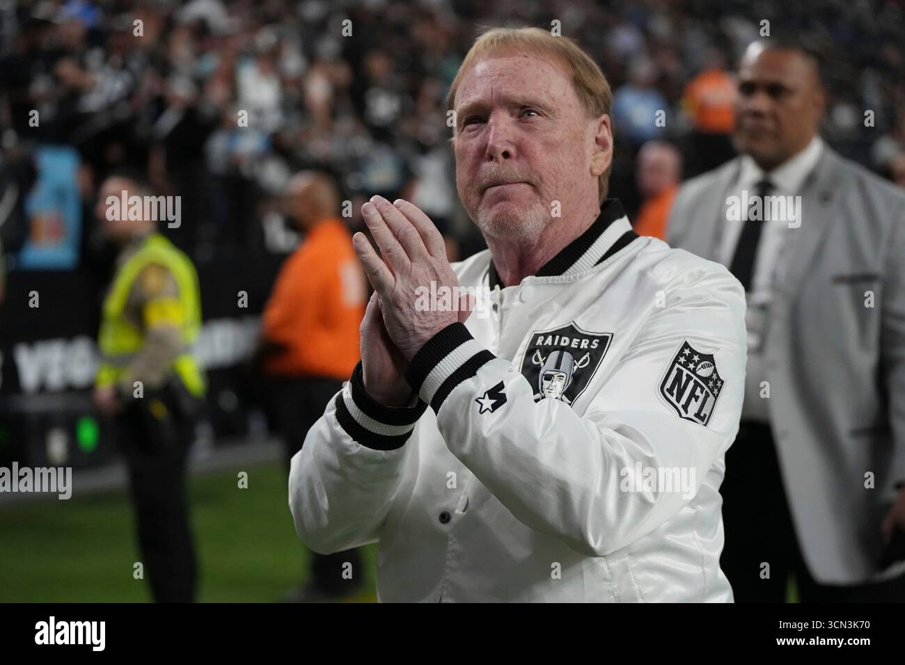 Las Vegas Raiders owner Mark Davis before an NFL football game against ...