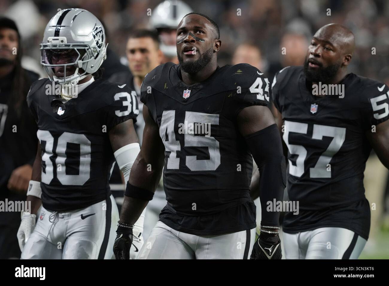 Las Vegas Raiders linebacker Devin White (45) against the Los Angeles ...
