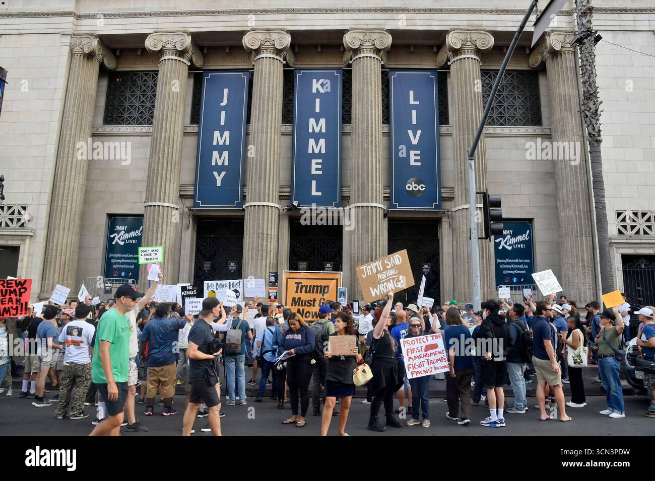Los Angeles, United States. 18th Sep, 2025. Activists protest outside ...