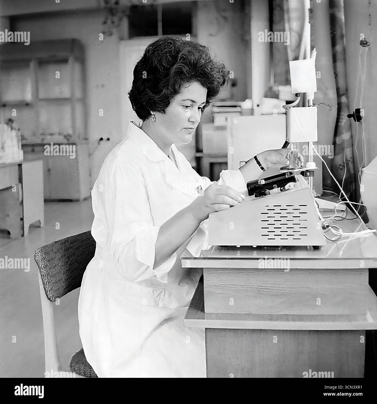 1970 hairstyle hi-res stock photography and images - Alamy