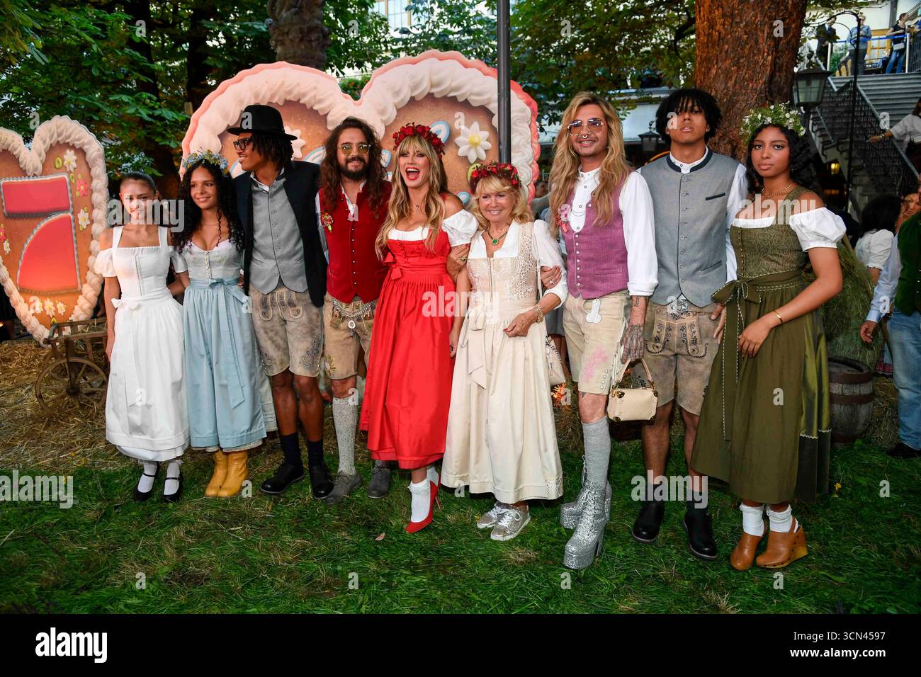 abb Familienbild Leni Klum, Kayla Betulius, Henry Samuel, Tom Kaulitz ...