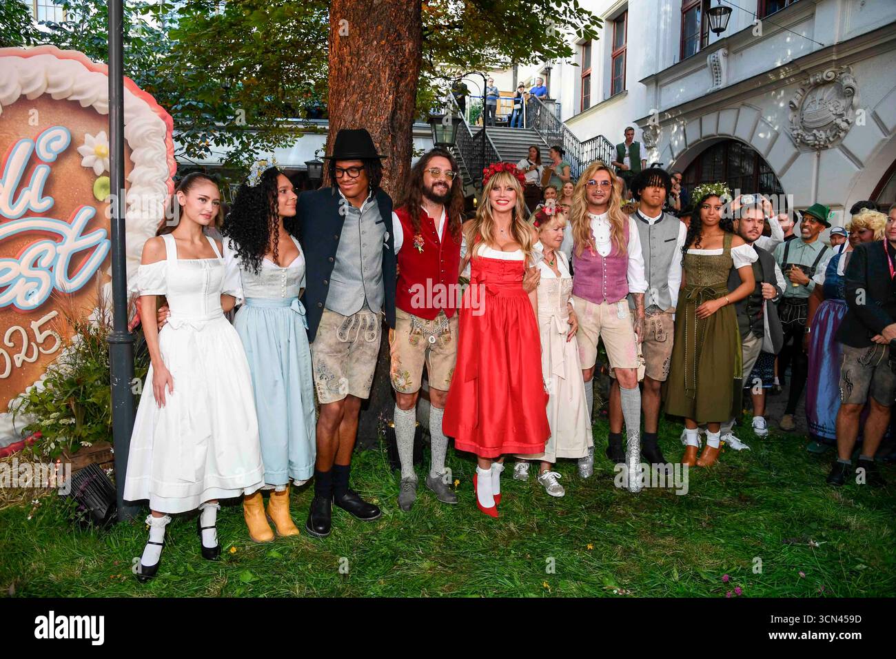 abb Familienbild Leni Klum, Kayla Betulius, Henry Samuel, Tom Kaulitz ...