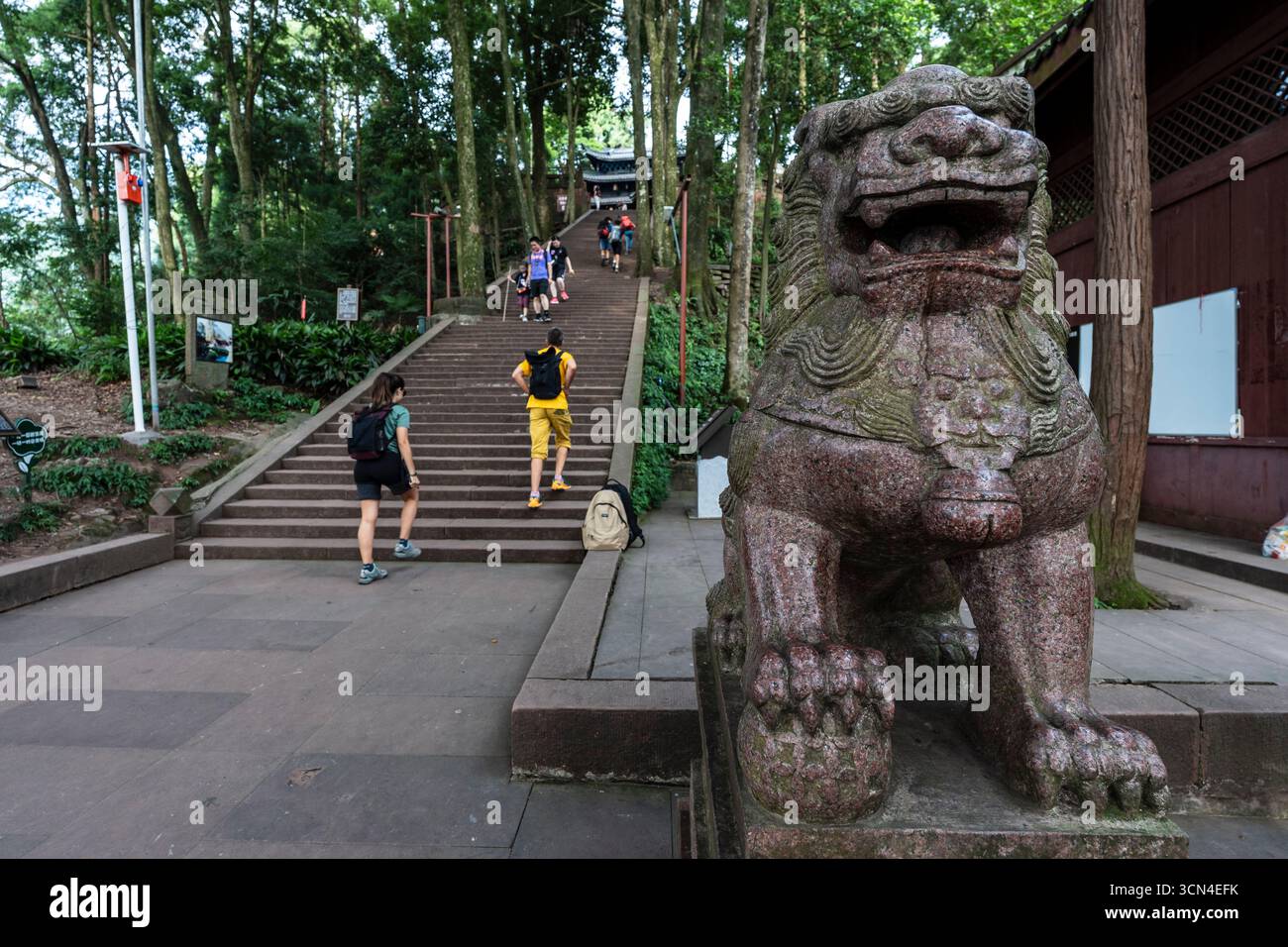 Wannian temple ('Temple of the ten thousand years'), Emeishan, Leshan ...