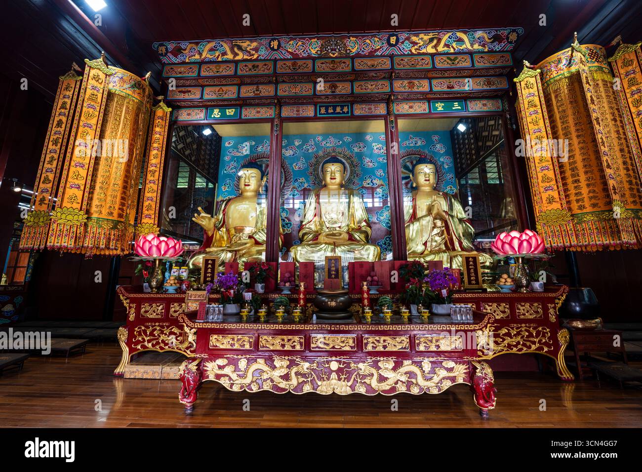 showcase with Buddhas, Wannian temple ('Temple of the ten thousand ...