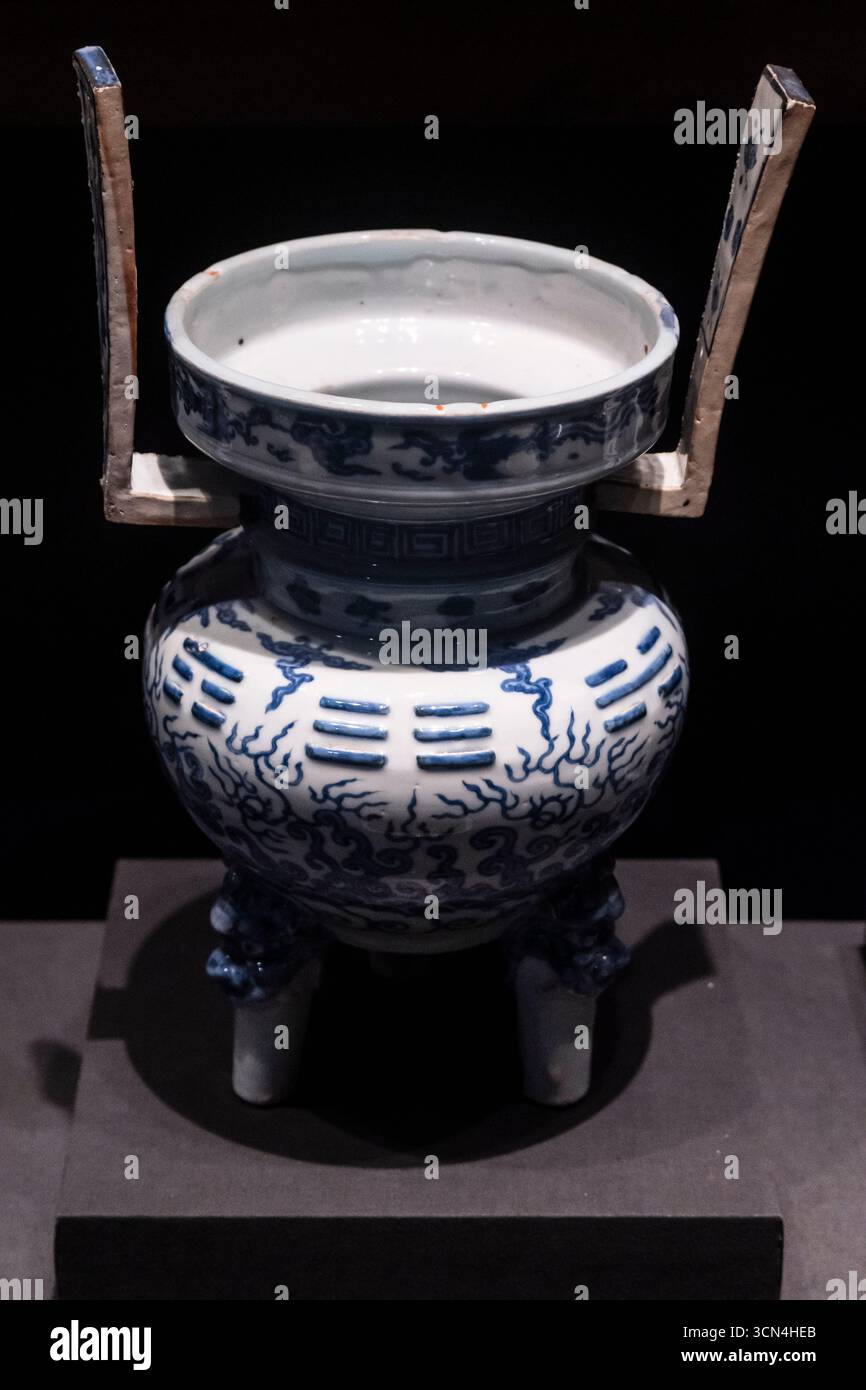 Blue-and-Withe Porcelain Censer with the Eight Diagrams and Sea Water ...