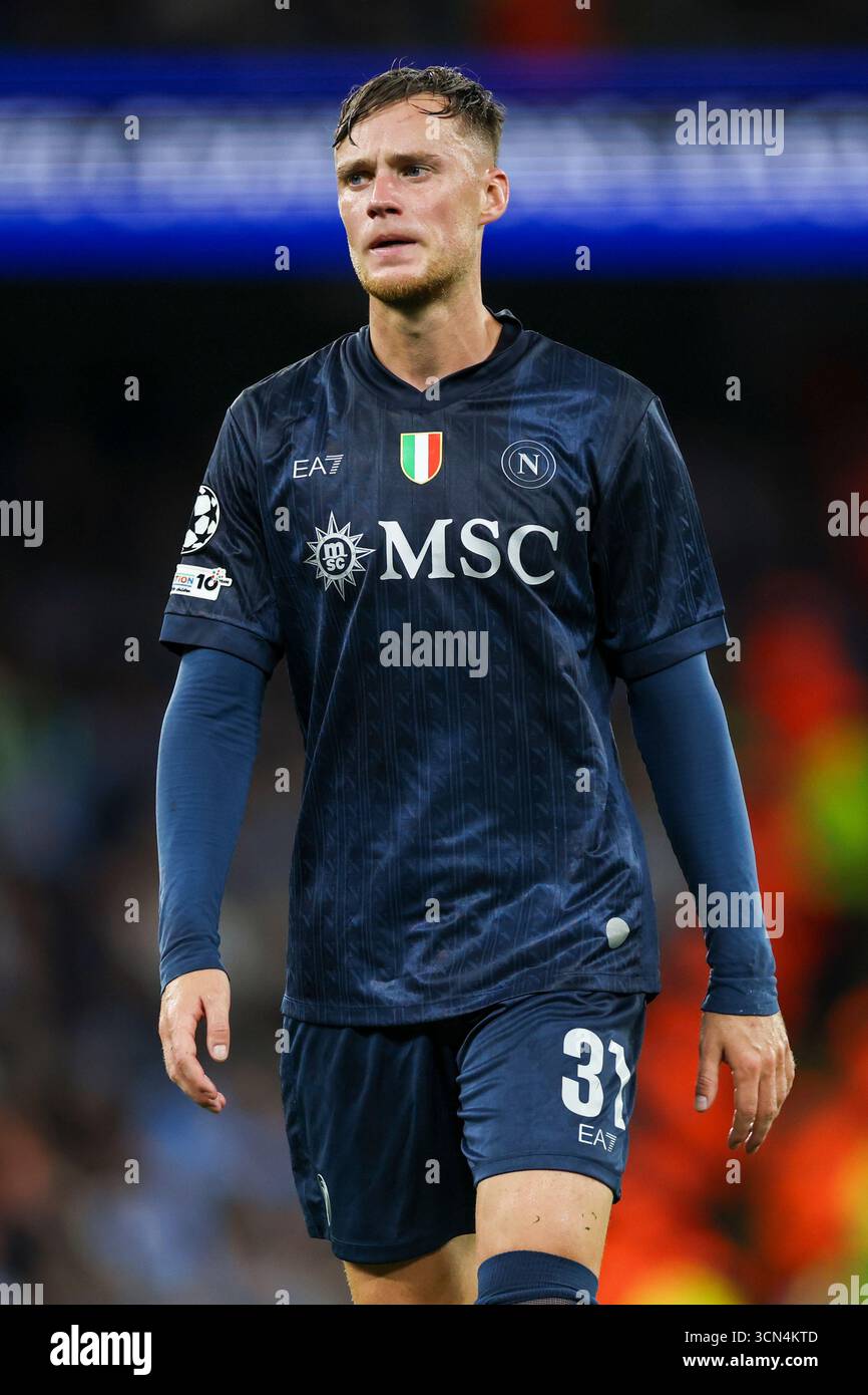 Manchester, UK. 18th Sep, 2025. Napoli defender Sam Beukema (31) during ...