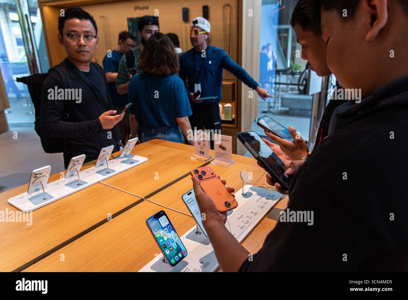 Bangkok, Thailand. 19th Sep, 2025. Customers inspect the new iPhone 17 at the Apple Store. The ...