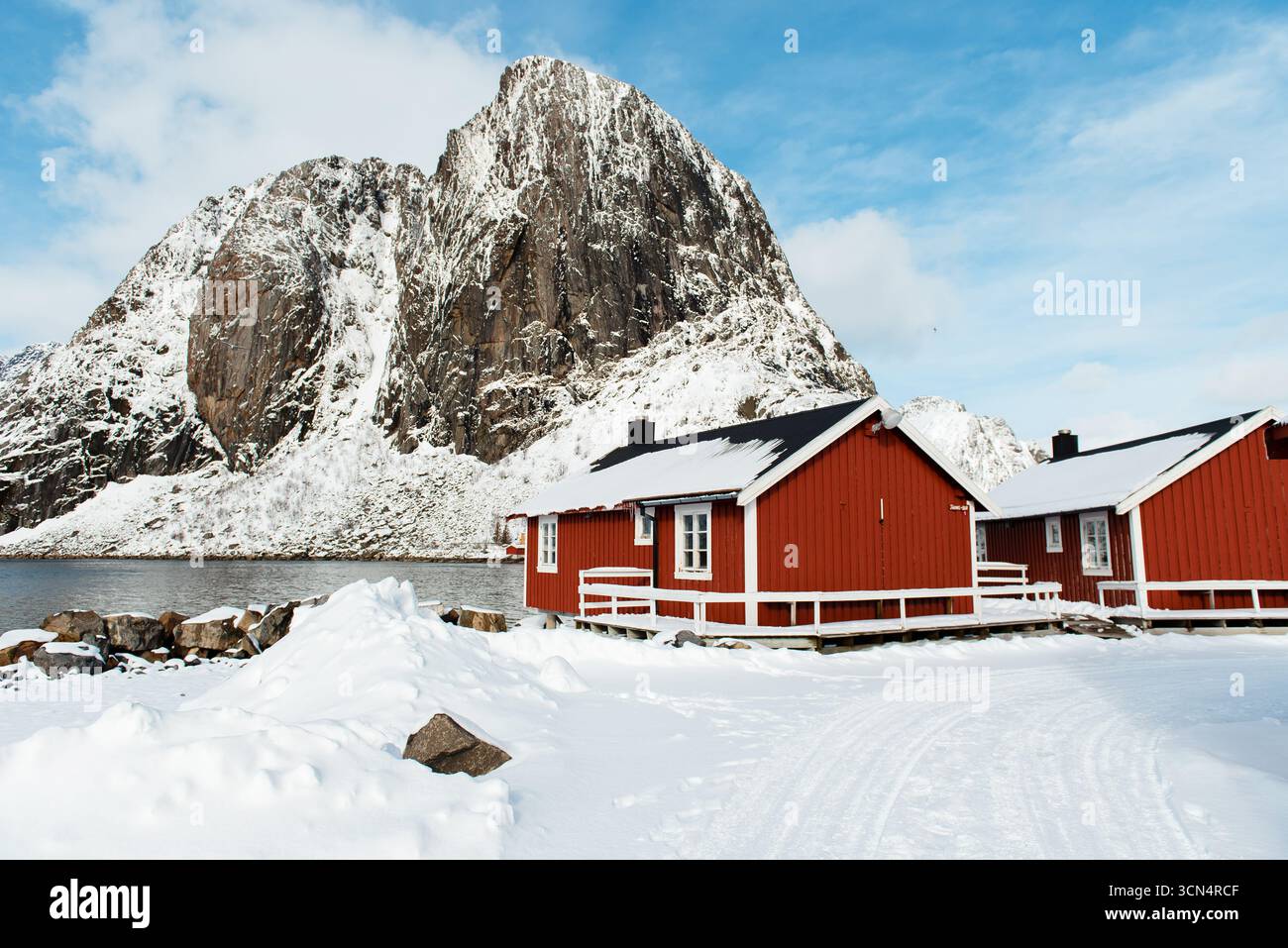 Cabins in winter setting hi-res stock photography and images - Alamy